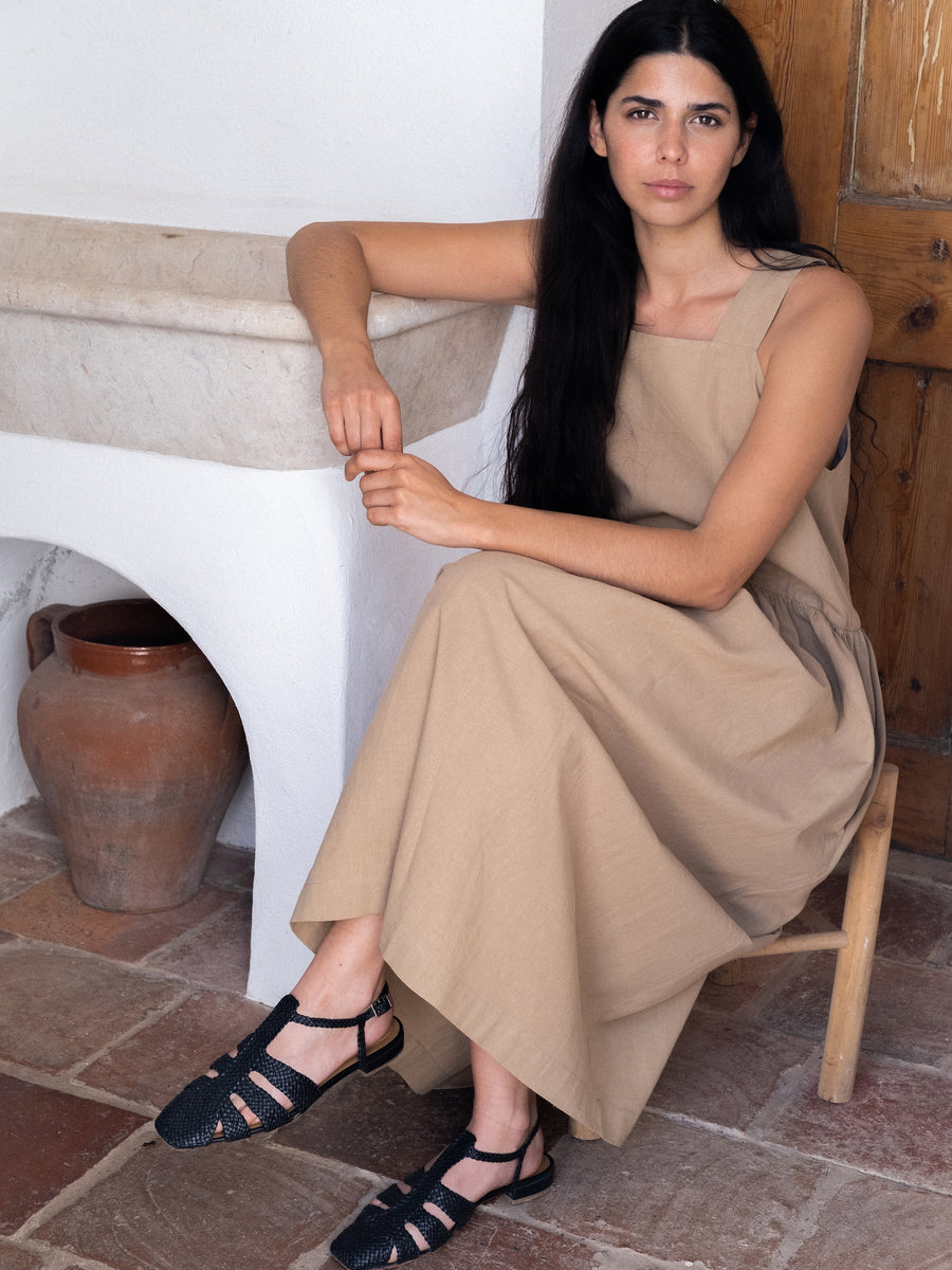 Arlo in Black | LOQ.US